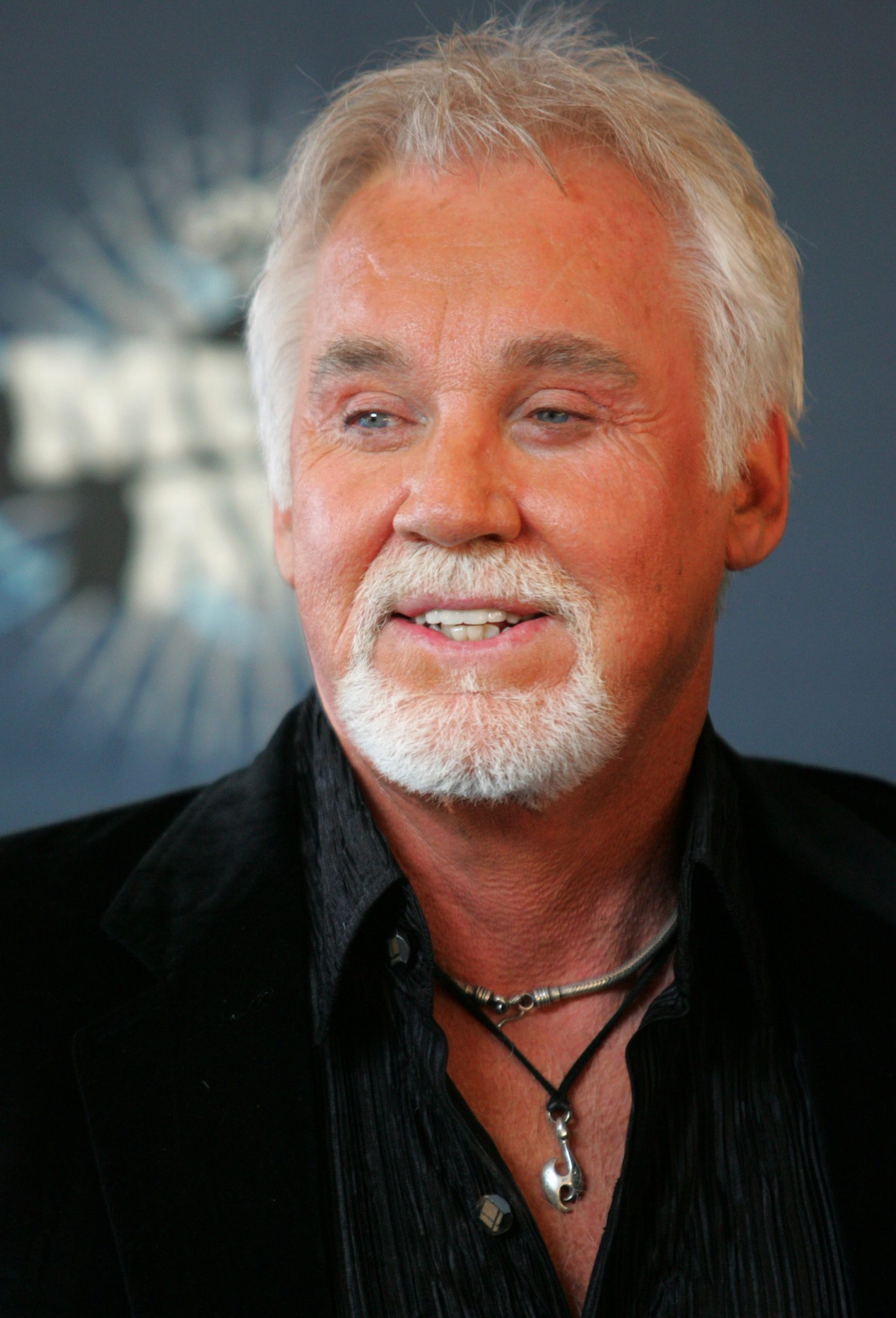 Kenny Rogers Confessed He Was 'Trying to Hide' Behind Plastic Surgery ...