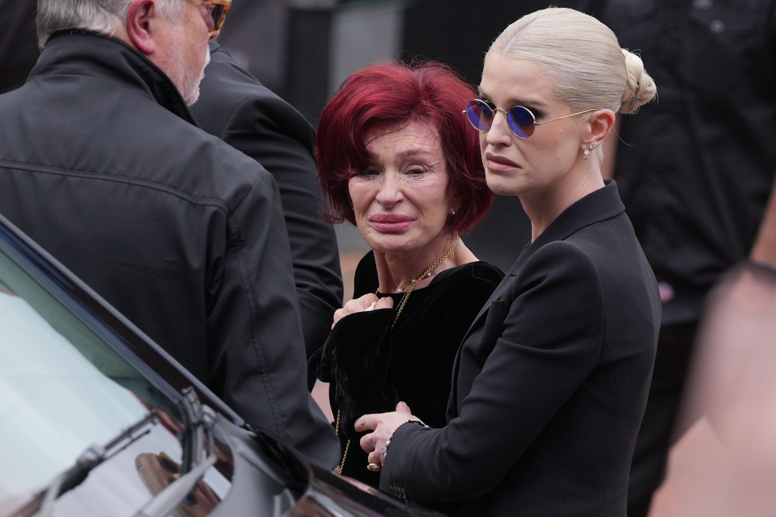 Kelly Osbourne's Appearance Sparks Concern as Netizens Claim 'She Needs ...